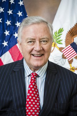 Q&A: Former GOP Sen. Larry Pressler Endorses Hillary Clinton ...